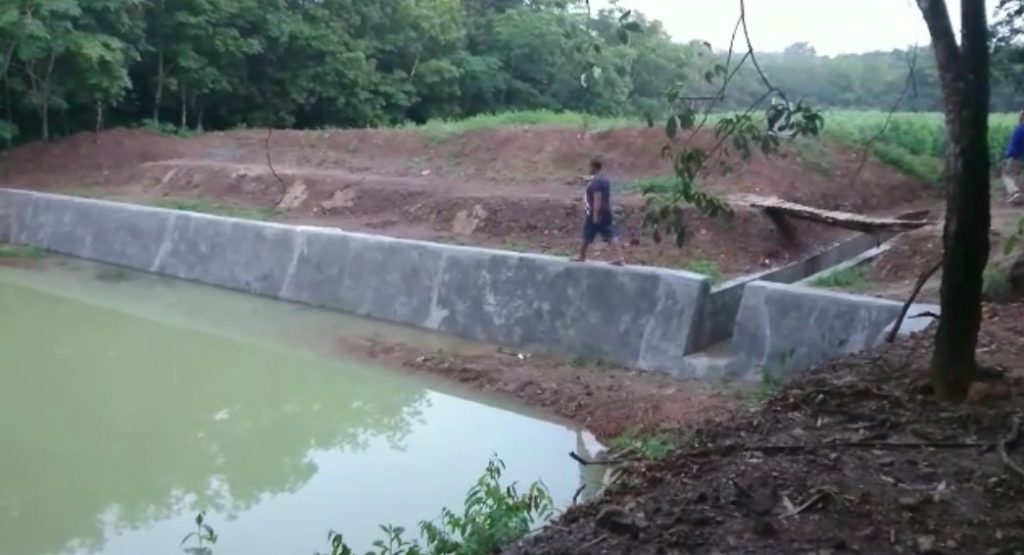 Bangunan Siring Embung Sumber Mulia Retak