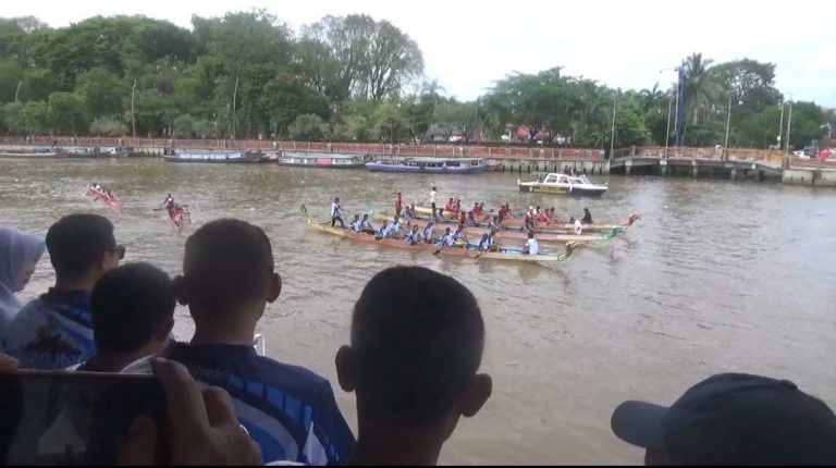 37 Tim Ikuti Lomba Jukung Tradisional di Sungai Martapura