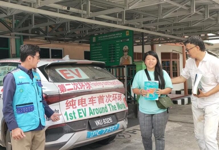 Keliling Dunia Dengan Mobil Listrik, 2 WNA Apresiasi Fasilitas Charging ...